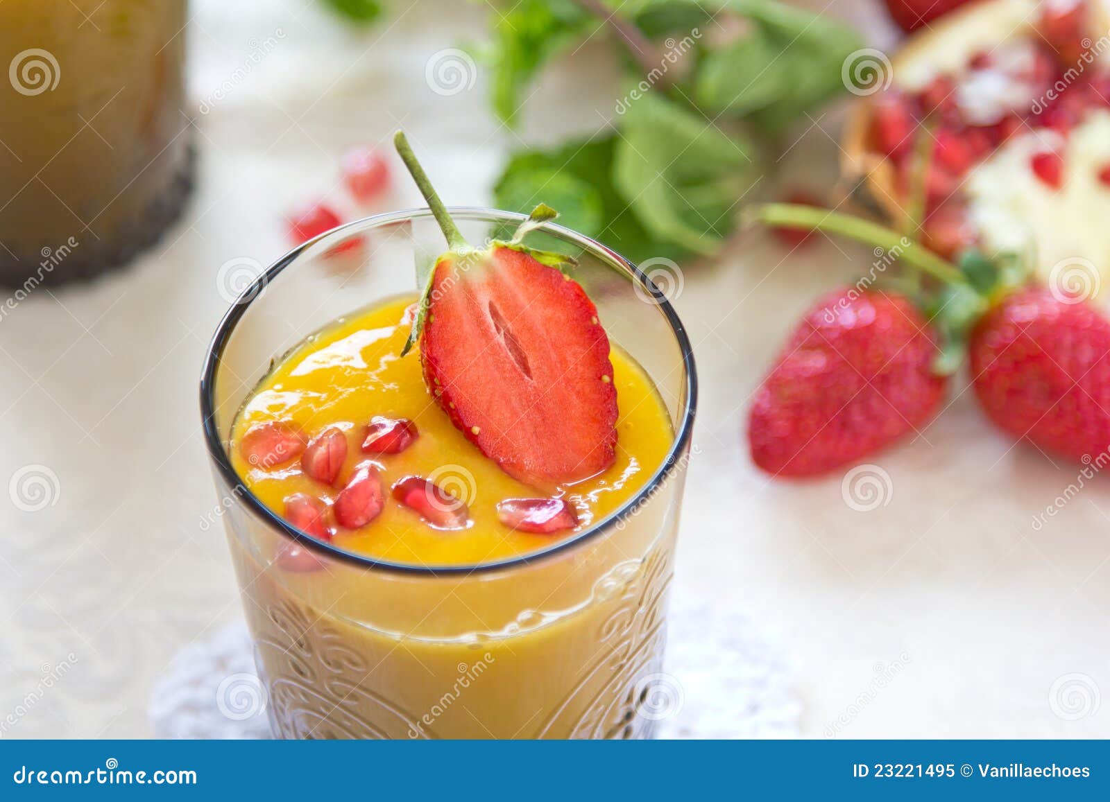Mango en Peer smoothie stock afbeelding. Image of voedsel - 23221495