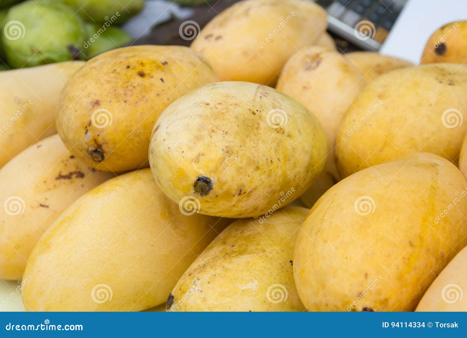 Mango fresco fotografia stock. Immagine di alimento, dolce - 94114334