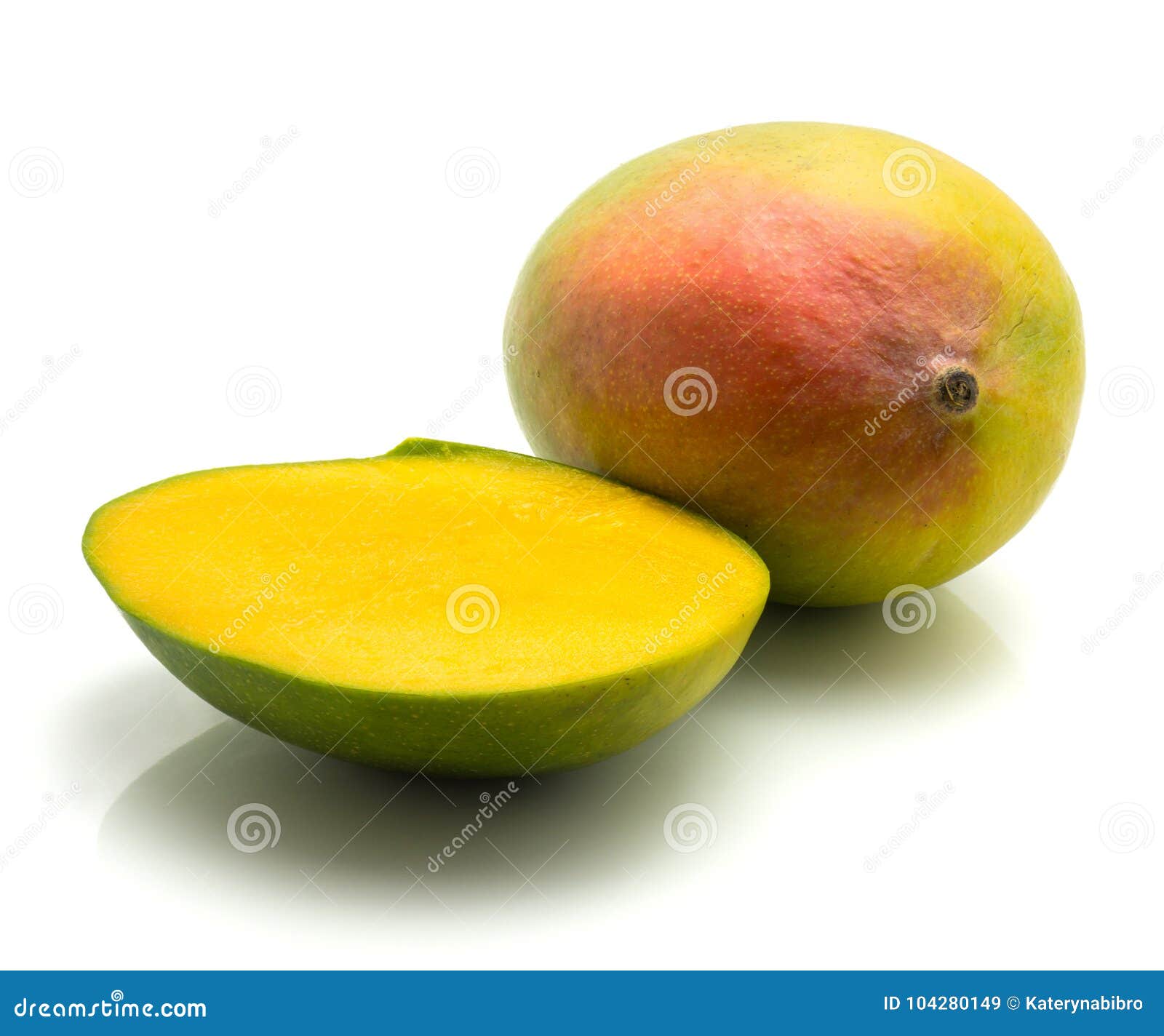 Mango fresco aislado imagen de archivo. Imagen de fondo - 104280149