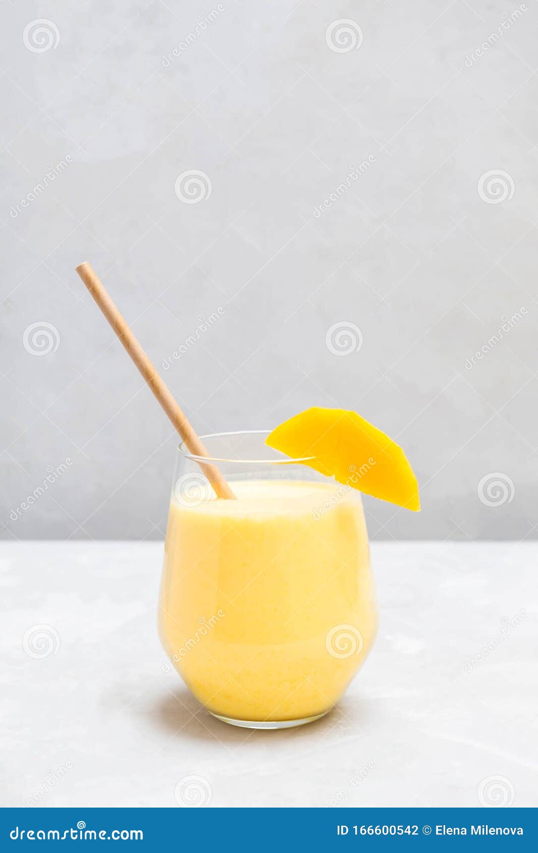 Mango Lassi in a Glass Cup on Neutral Grey Background 库存照片 - 图片 包括有 传统 ...
