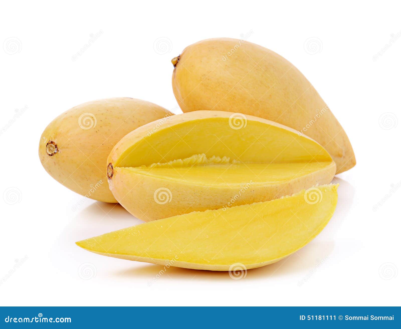 Mango Maturo Su Fondo Bianco Immagine Stock - Immagine di nutrizione ...