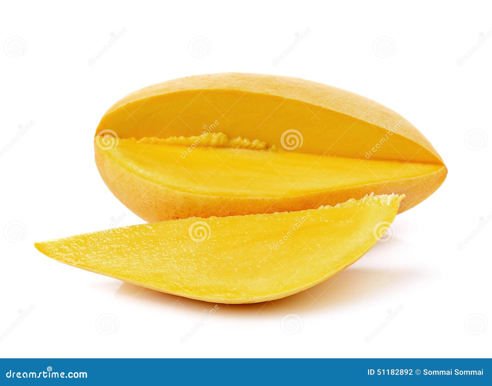 Mango Maturo Su Fondo Bianco Fotografia Stock - Immagine di giallo ...