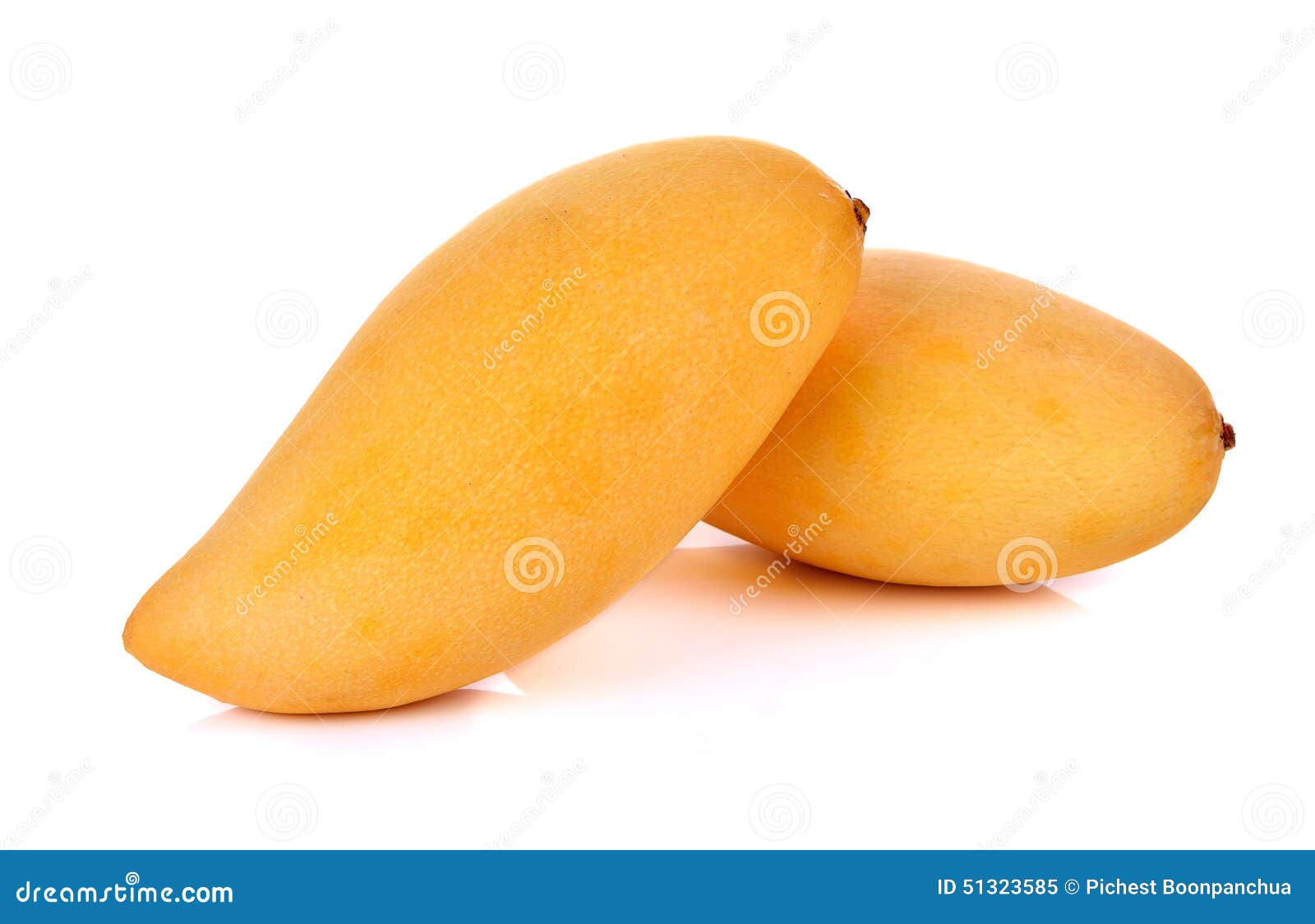 Mango Maturo Su Fondo Bianco Immagine Stock - Immagine di nutrizione ...