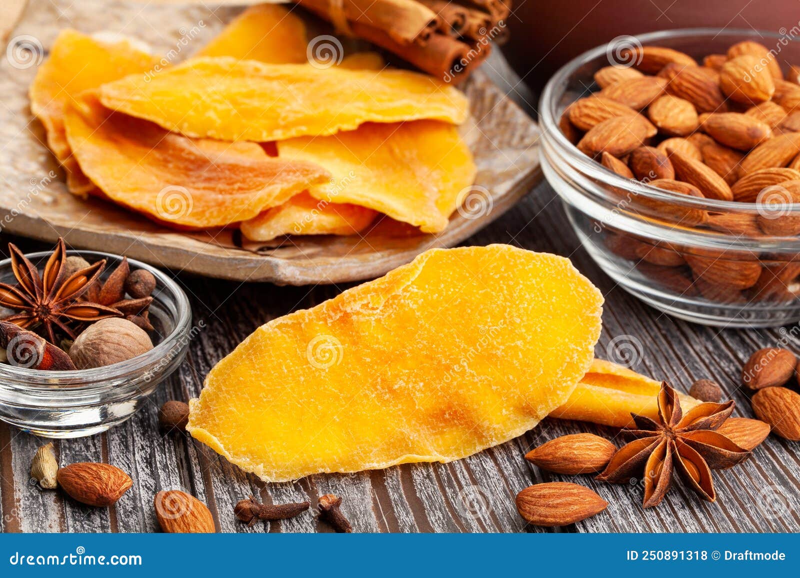 Mango seco en madera foto de archivo. Imagen de mango - 250891318