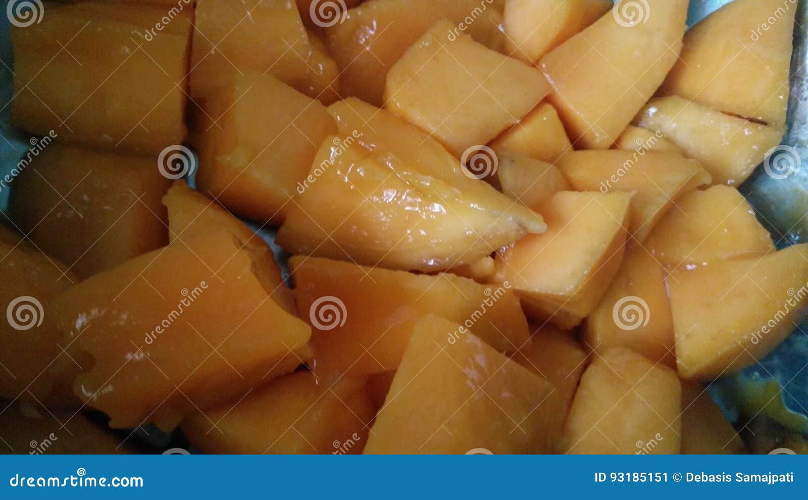 Mango slice editorial photo. Image of mango, recipe, summerfruit - 93185151