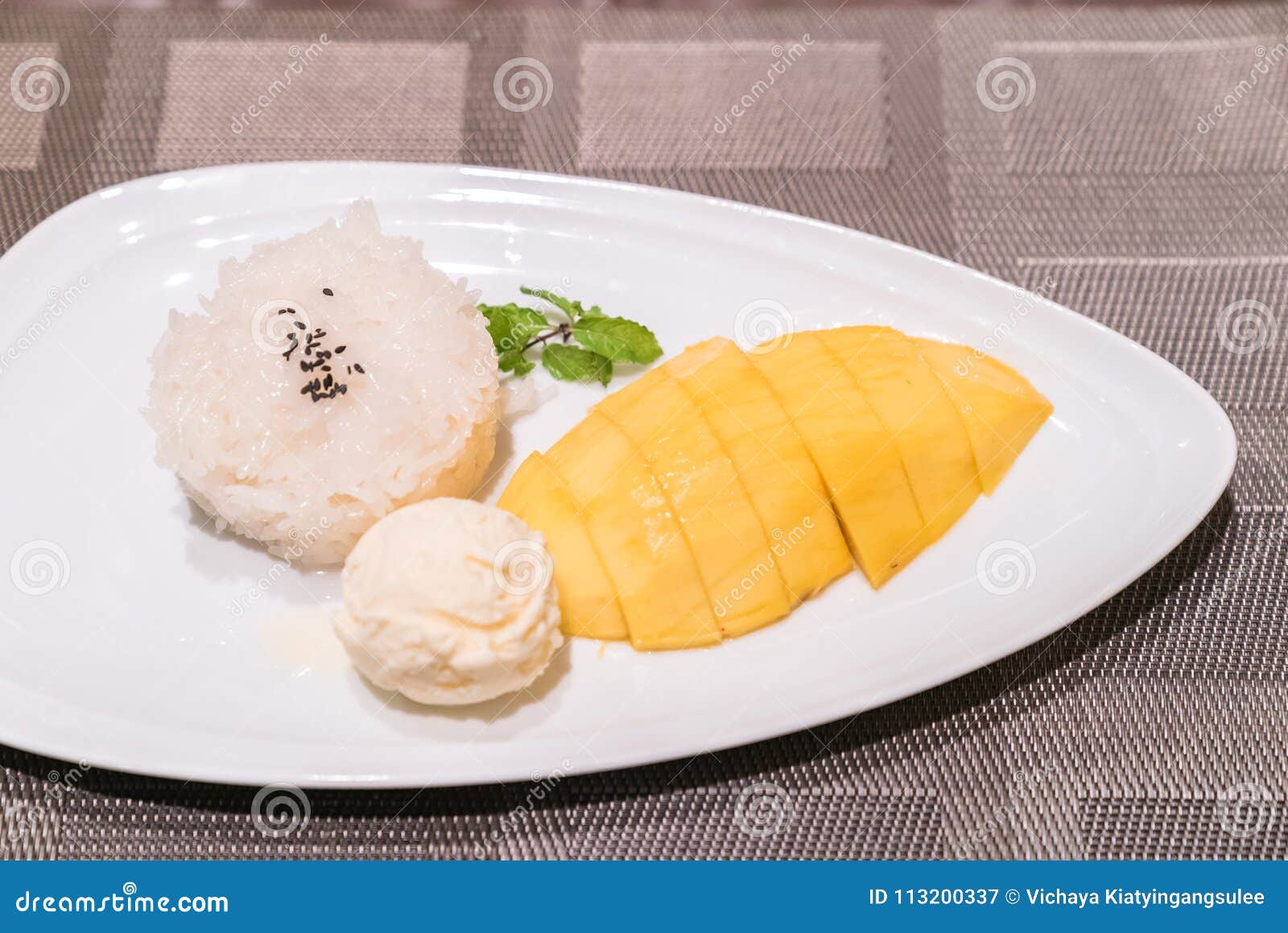 Mango sticky rice stock image. Image of cuisine, food - 113200337