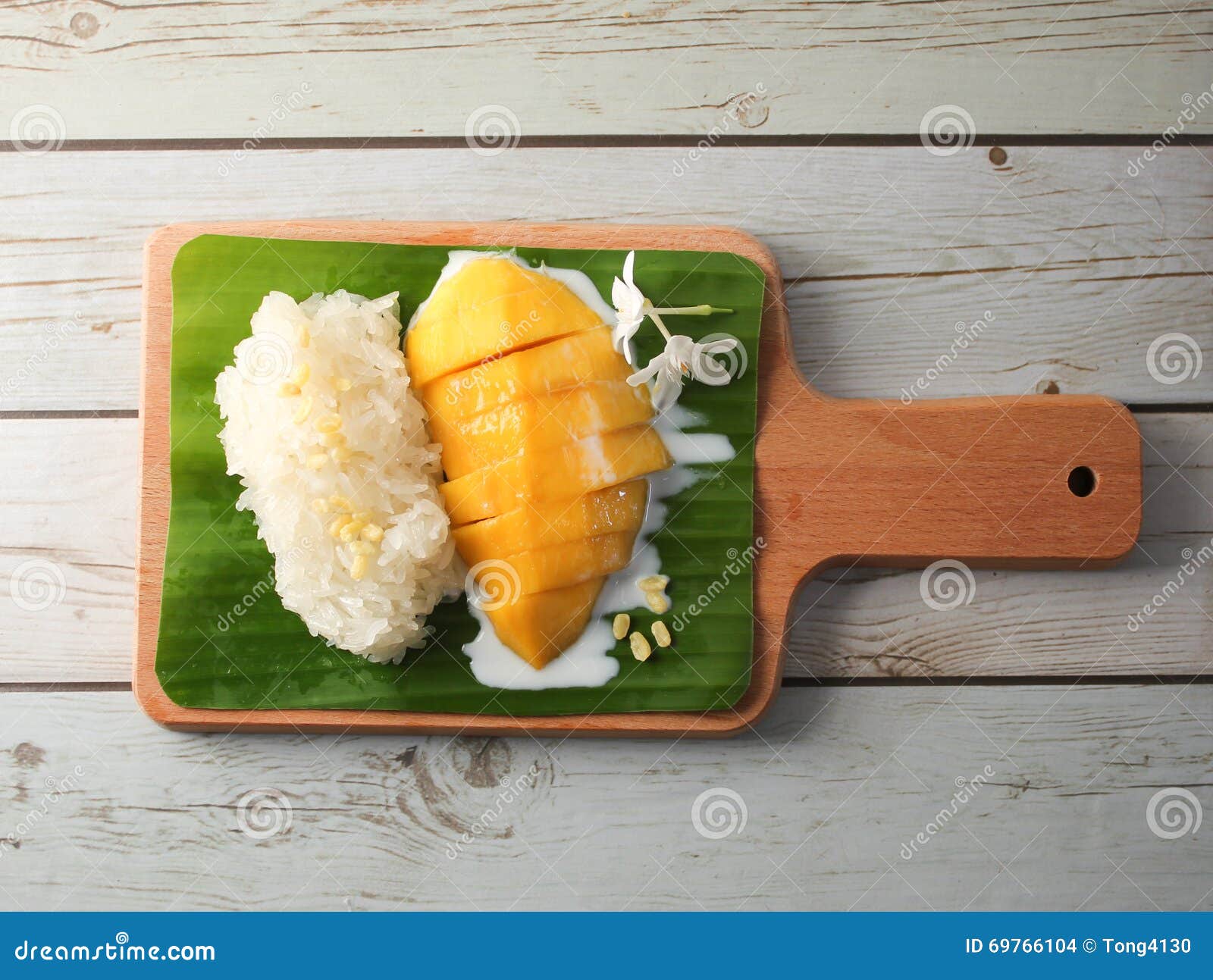 Mango Sticky Rice with Wood Tray,Thai Dessert Stock Photo - Image of ...