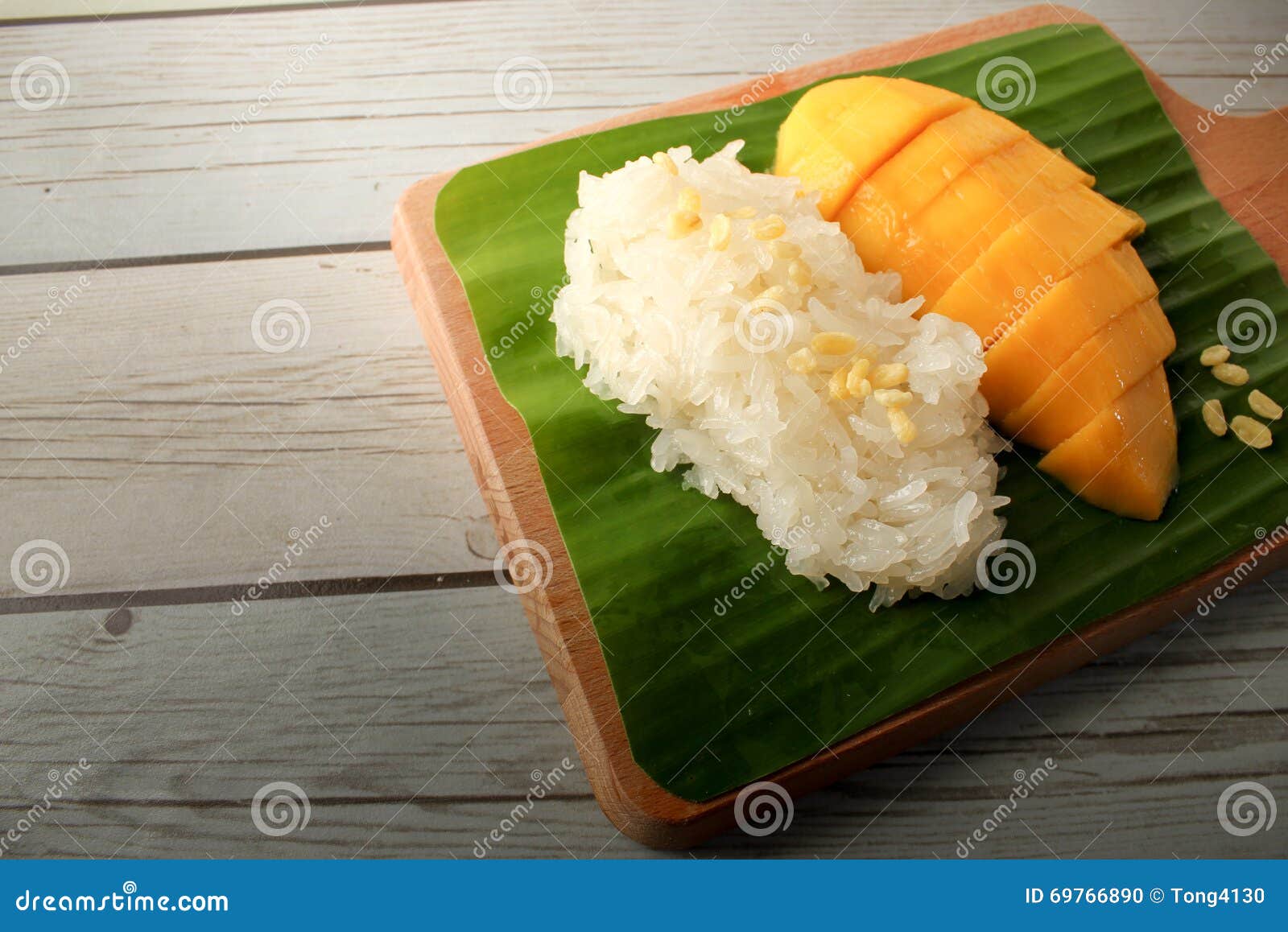 Mango Sticky Rice with Wood Tray, Thai Dessert Stock Photo - Image of ...