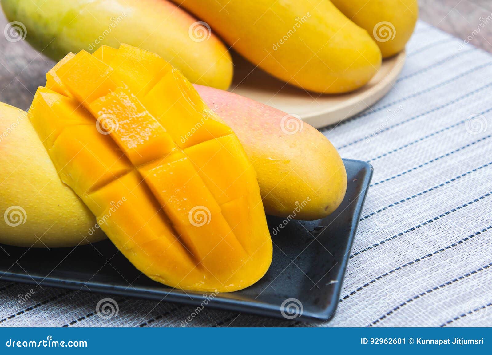 Mangofrucht, Frucht Auf Sommer Stockbild - Bild von stücke, exotisch ...
