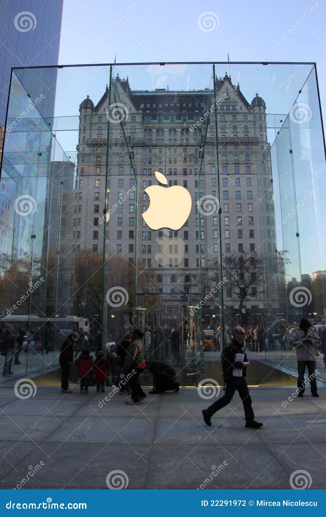 Manhattan Apple Store Redisigned Editorial Photography - Image of ...
