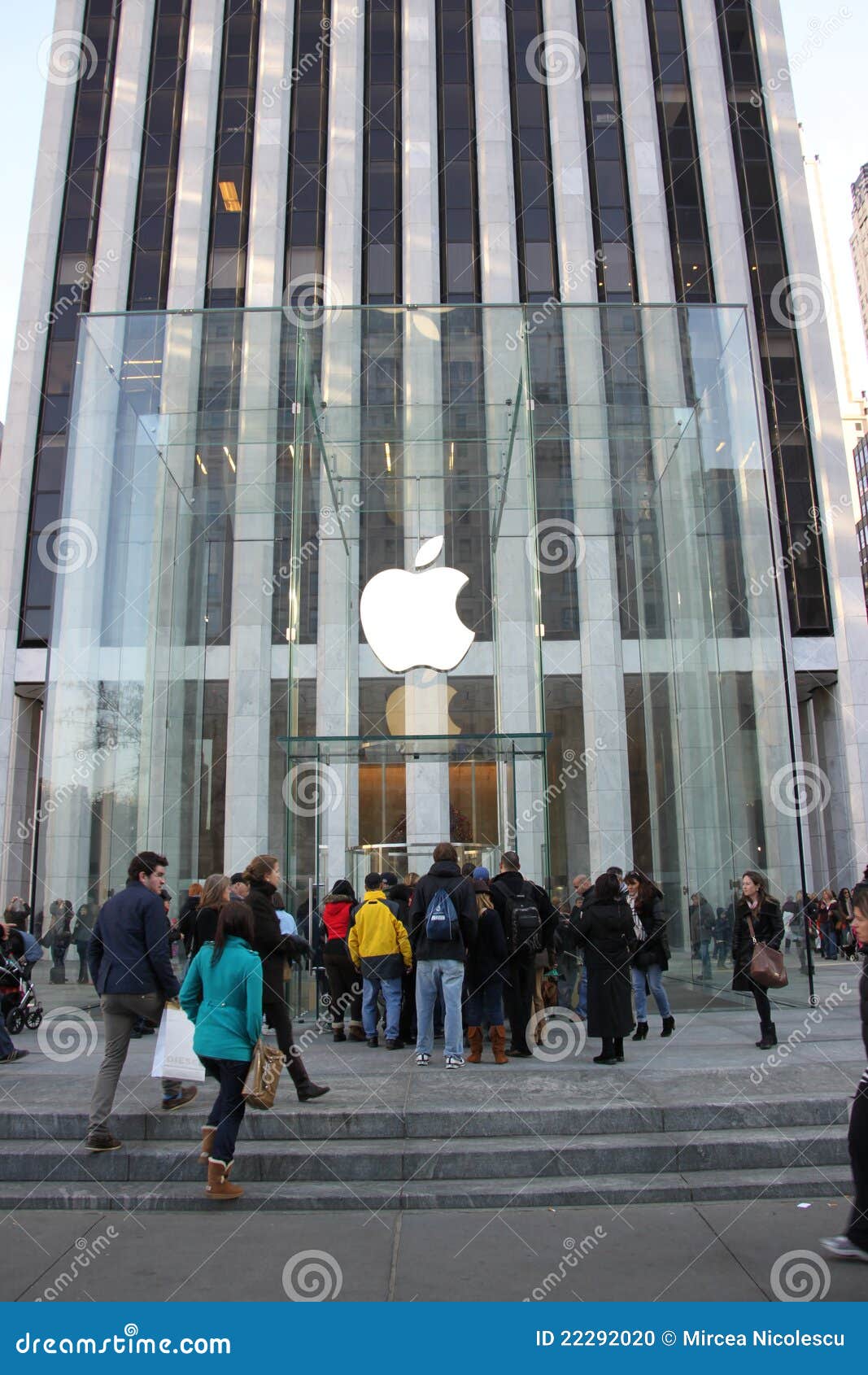 Manhattan Apple Store Redisigned Editorial Image - Image of manhattan ...