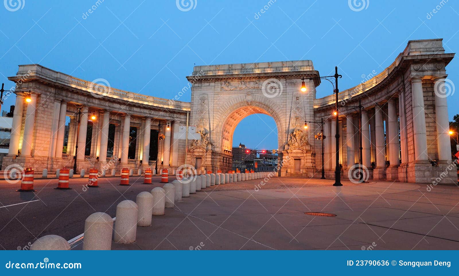 Manhattan Bridge Arch stock photo. Image of metropolitan - 23790636
