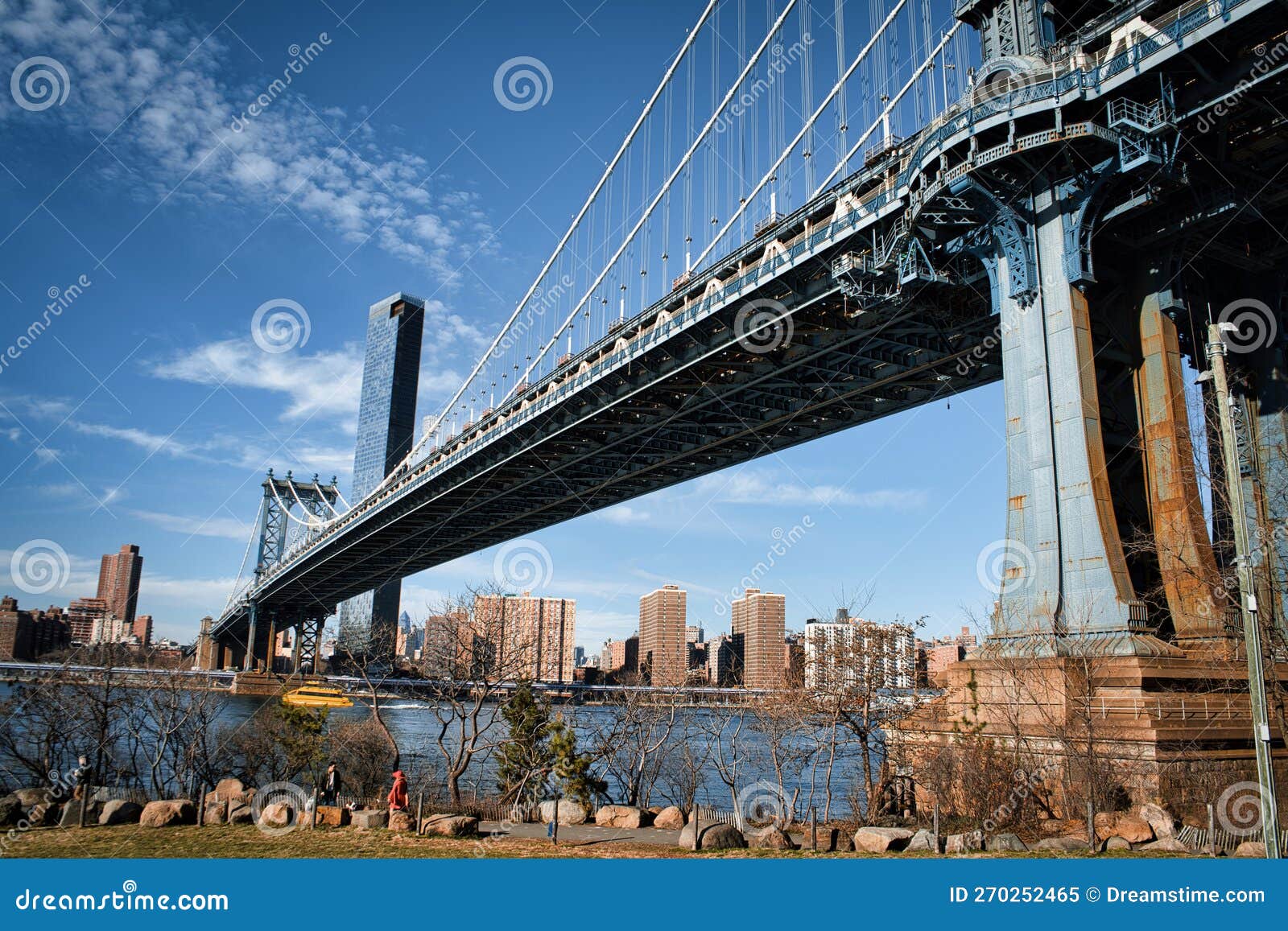 Manhattan Bridge and One Manhattan Square Skyscraper Stock Image ...