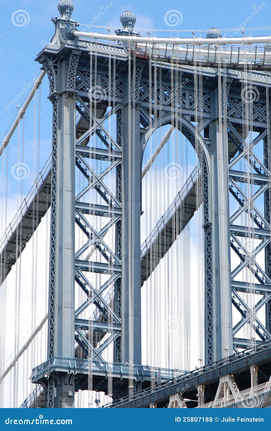 Manhattan Bridge Tower stock photo. Image of east, tower - 25807188