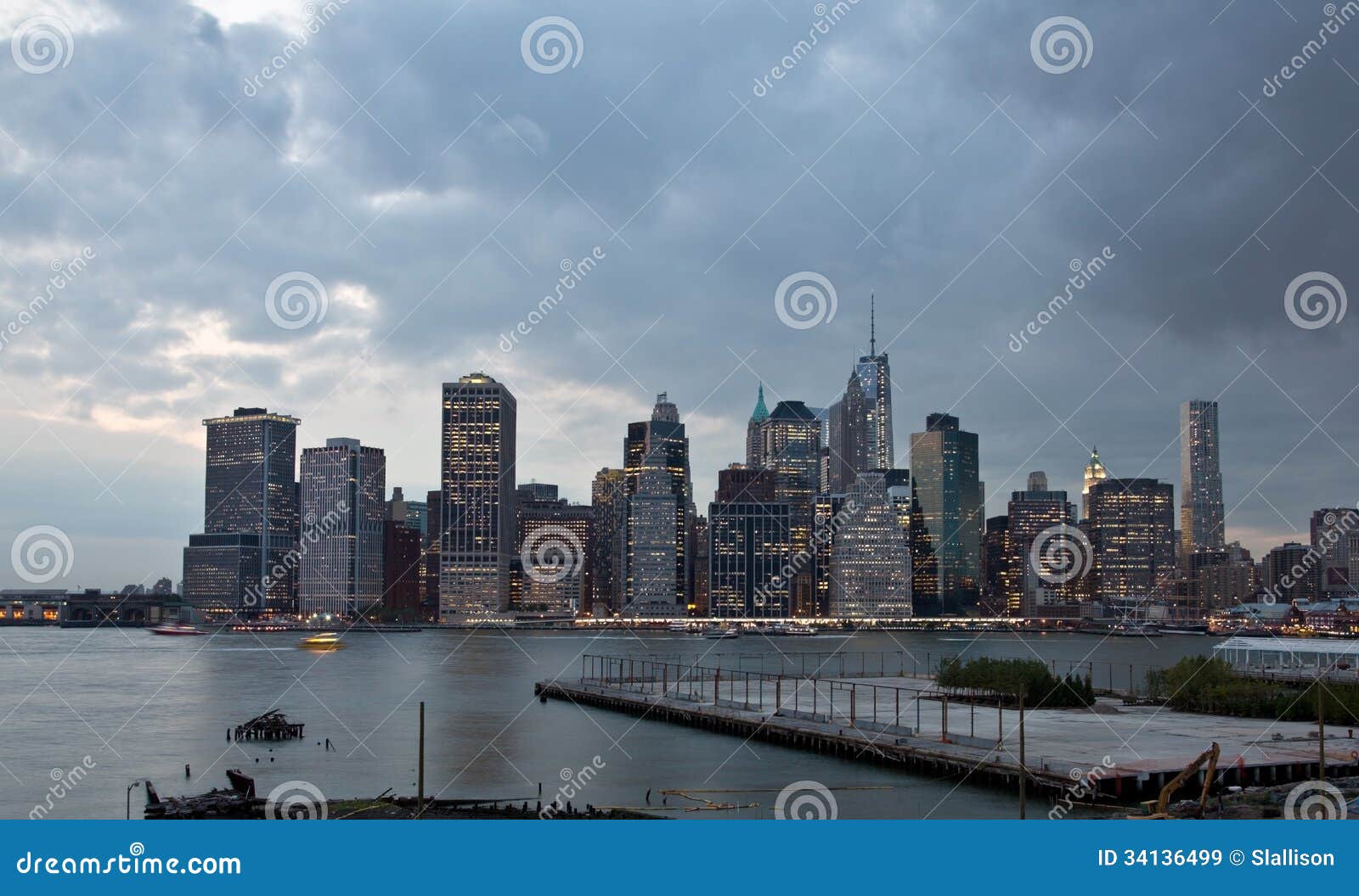 Manhattan at Dusk editorial stock image. Image of boats - 34136499