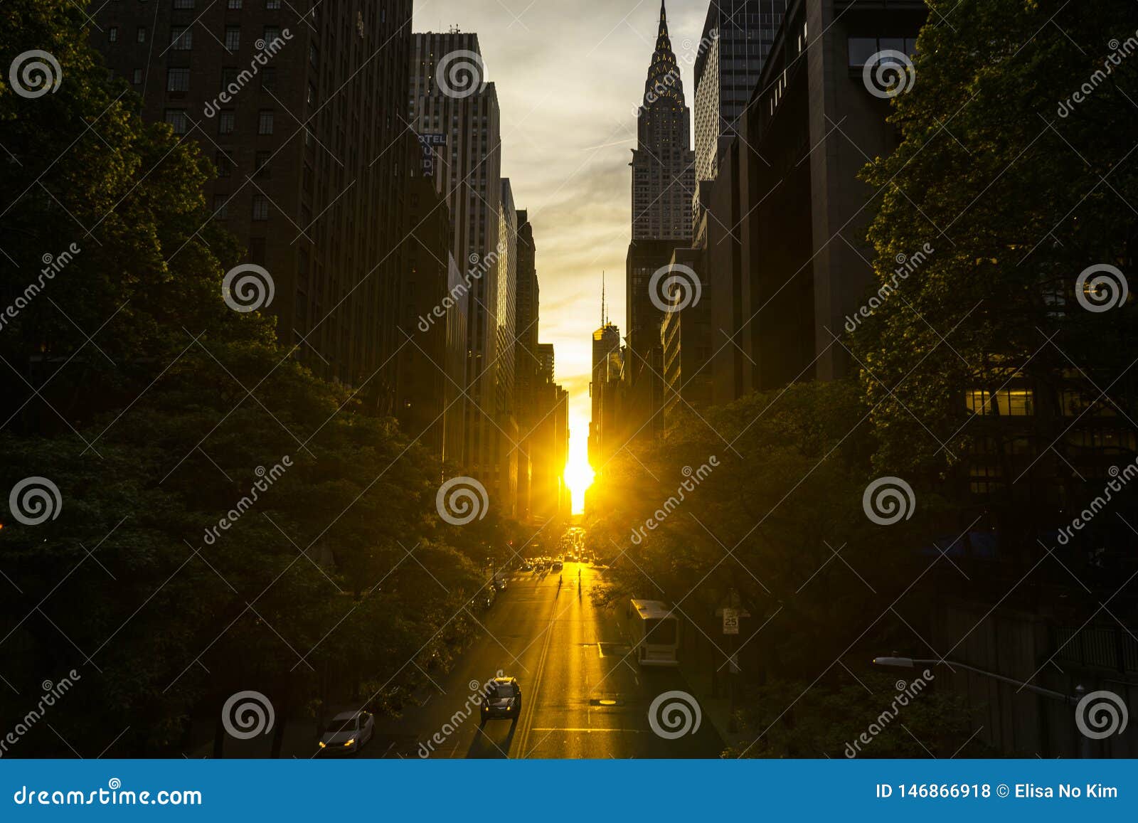 Manhattan Henge stock photo. Image of street, cars, nature - 146866918