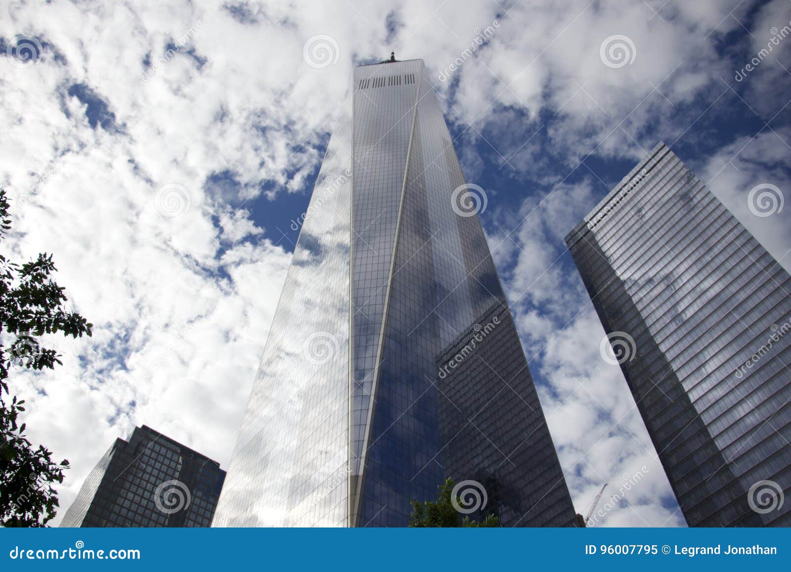Manhattan - New York - the One World Trade Center Mirror Editorial ...