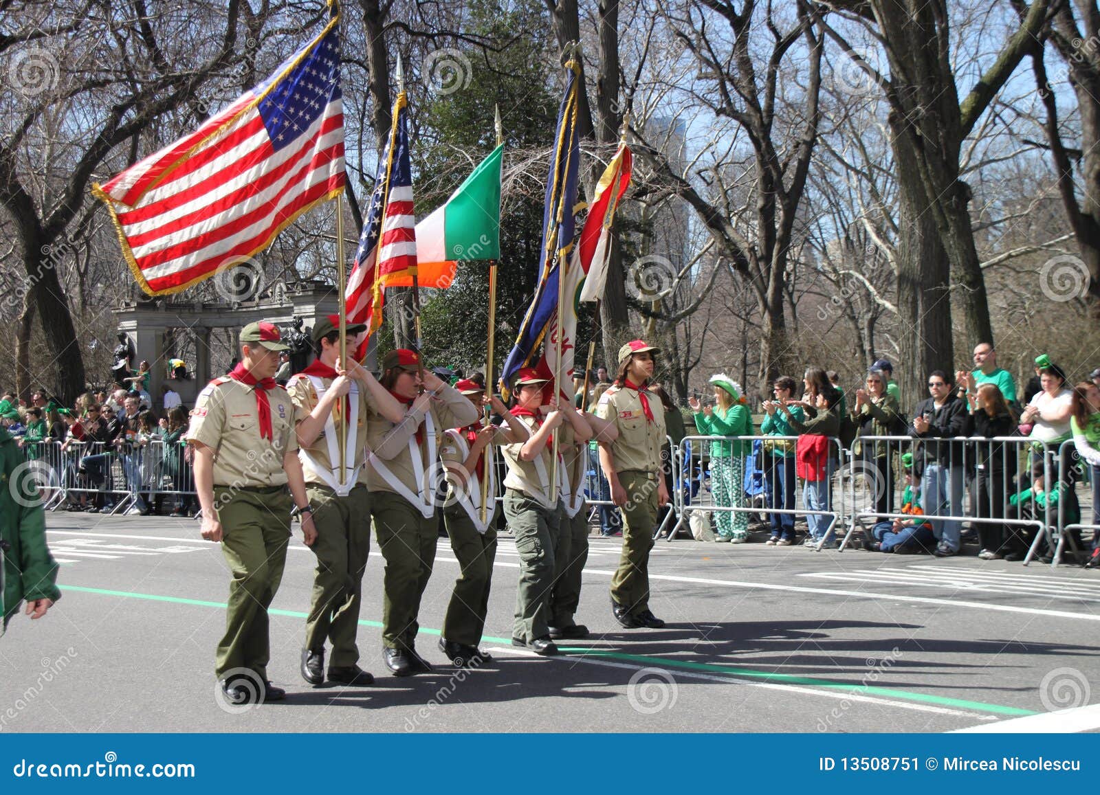Manhattan S St Patrick Parade Editorial Photo - Image of people, flag ...