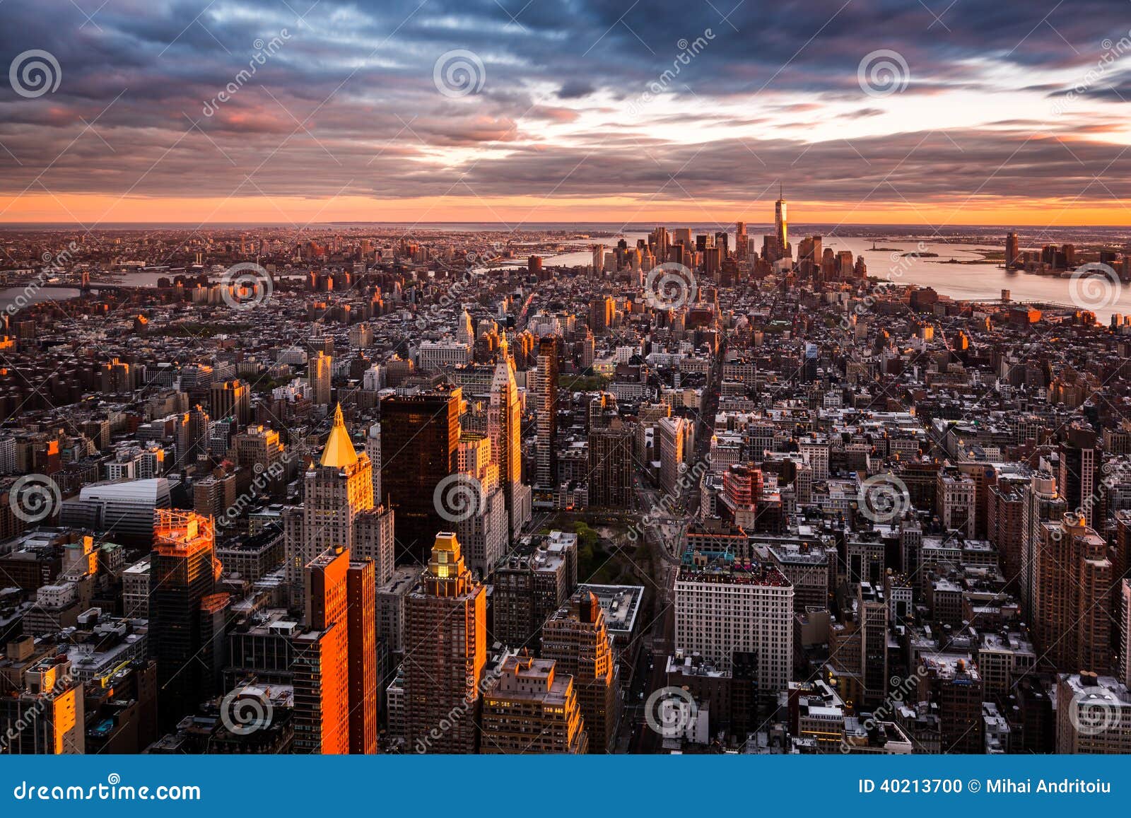 Manhattan Skyline at Sunset Stock Photo - Image of midtown, landmark ...