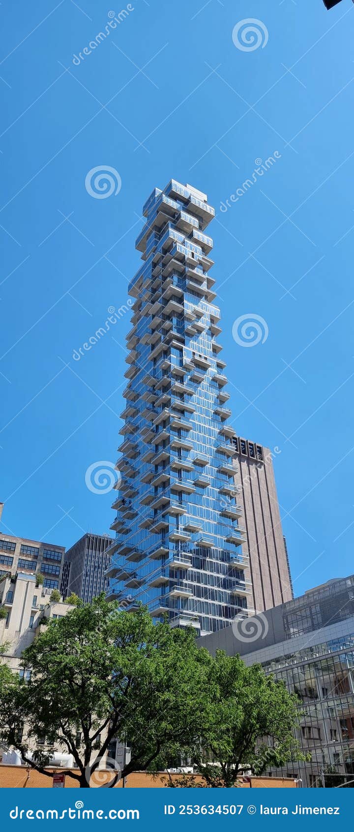 Manhattan Blue Sky Fotos de stock - Fotos libres de regalías de Dreamstime