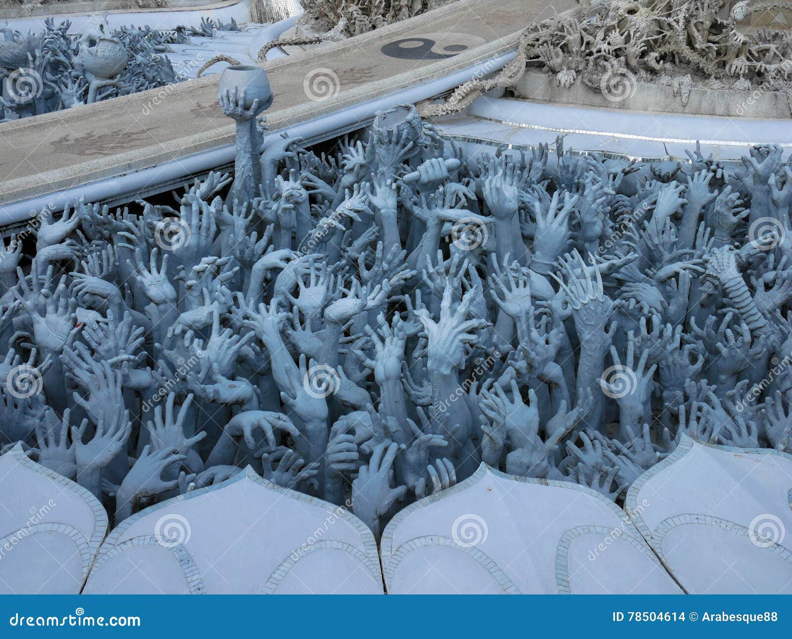 Mani Che Aumentano Dall'inferno Immagine Stock Editoriale - Immagine di ...