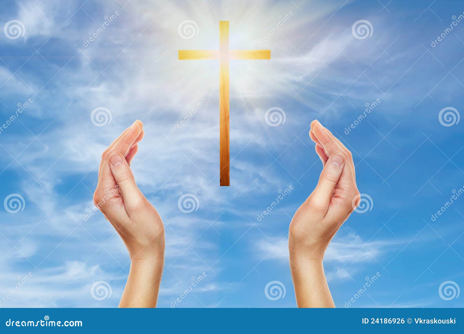 Mani Che Pregano Con Una Traversa Di Legno Fotografia Stock - Immagine ...