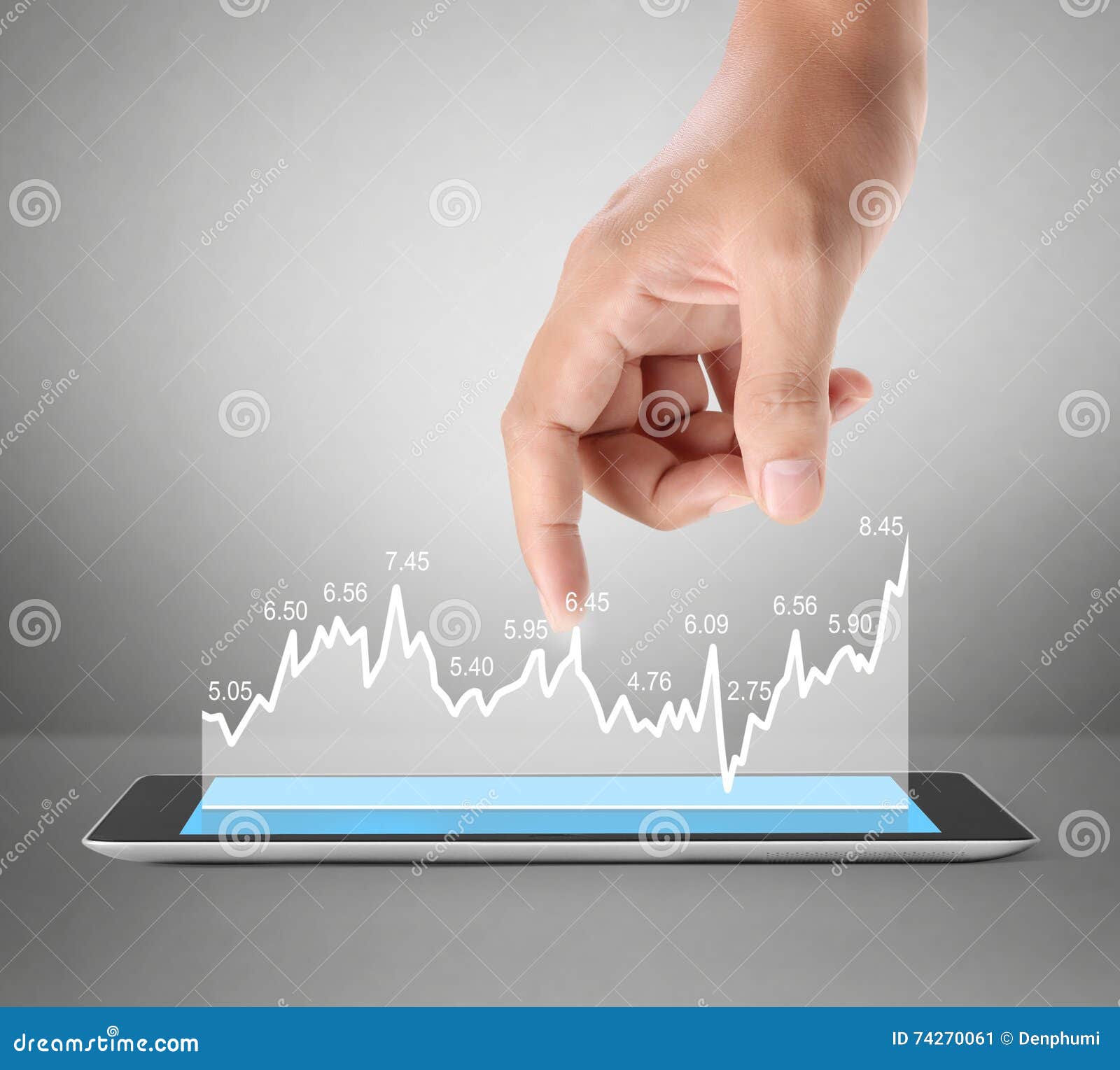 Mani Che Tengono La Compressa Di Digital Immagine Stock - Immagine di ...