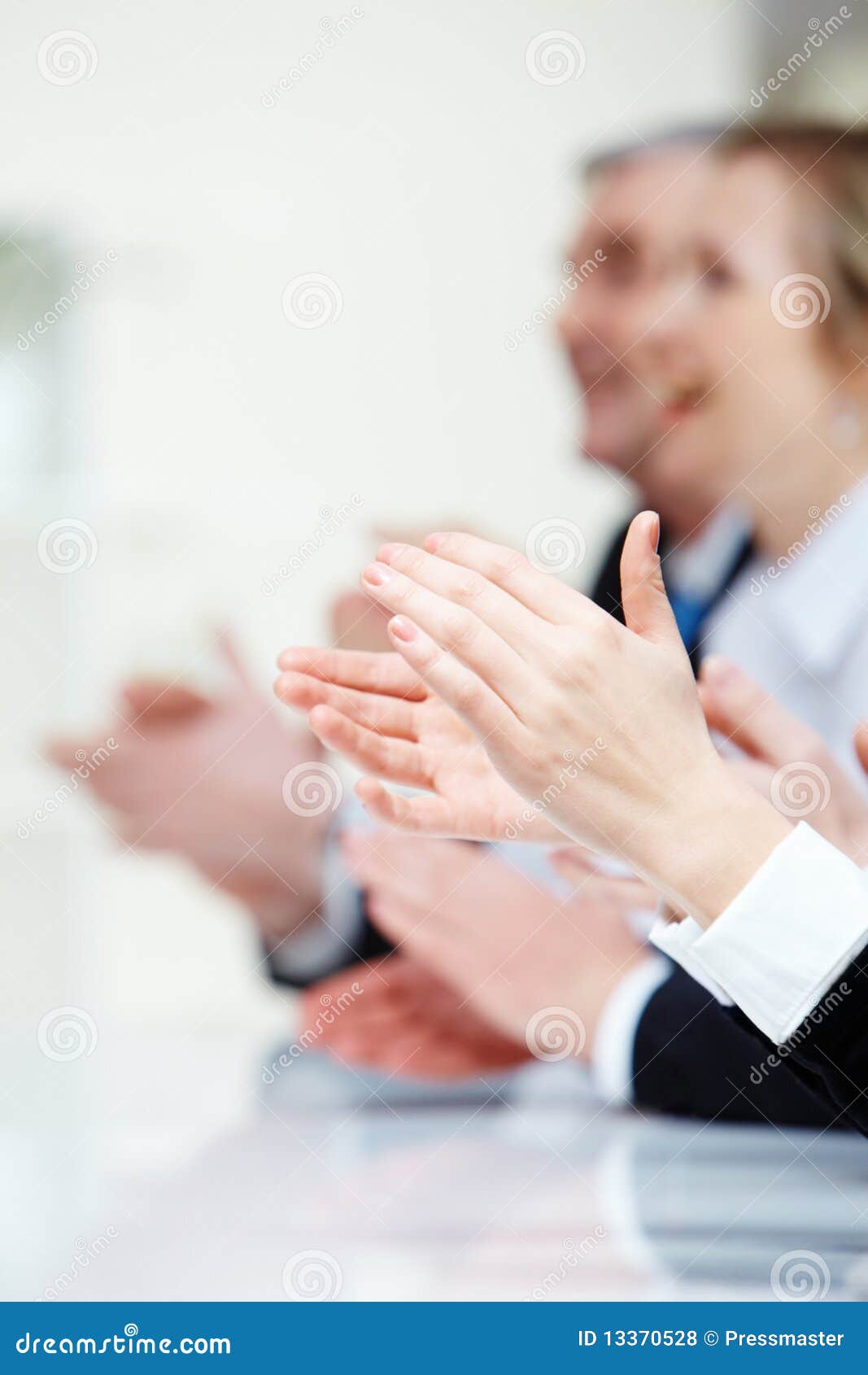 Mani d'applauso fotografia stock. Immagine di applauso - 13370528