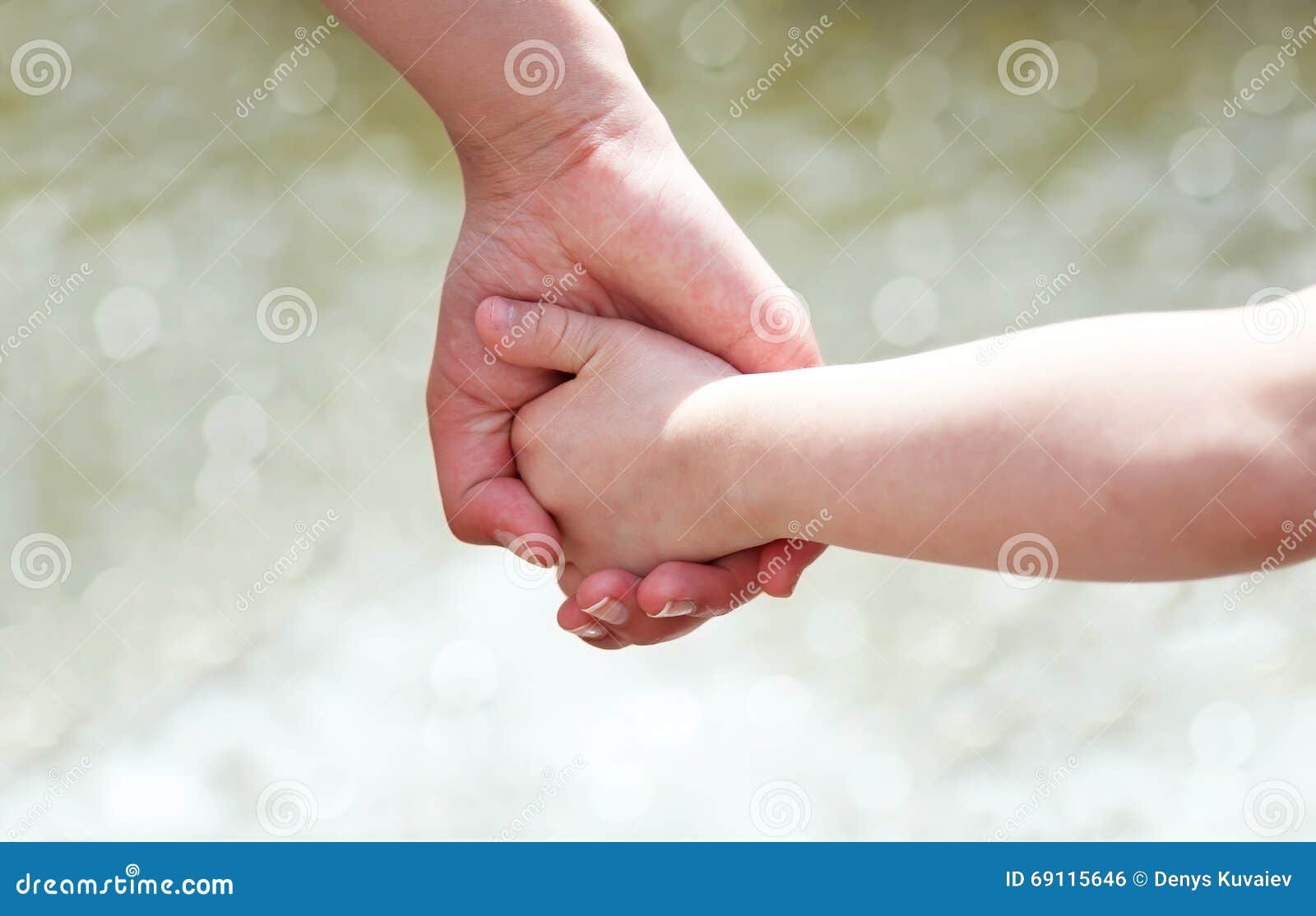 Mani Della Madre E Del Bambino Fotografia Stock - Immagine di infante ...
