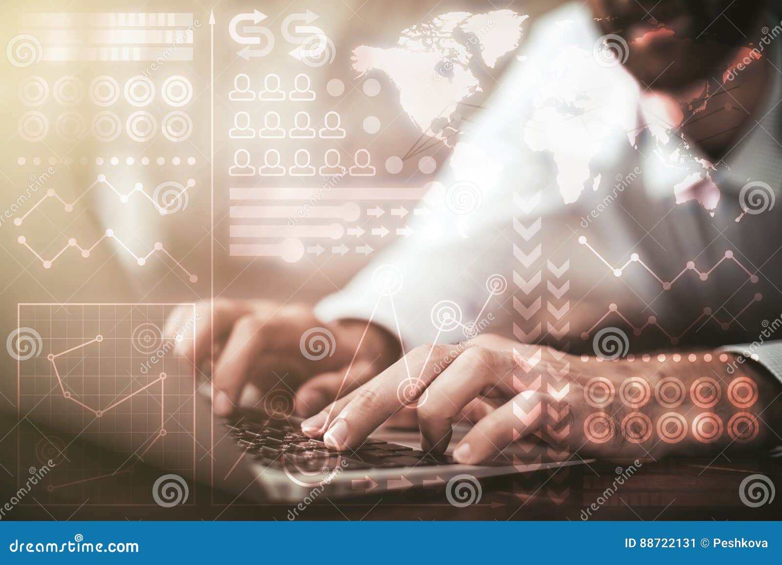 Mani Maschii Facendo Uso Del Computer Portatile Immagine Stock ...