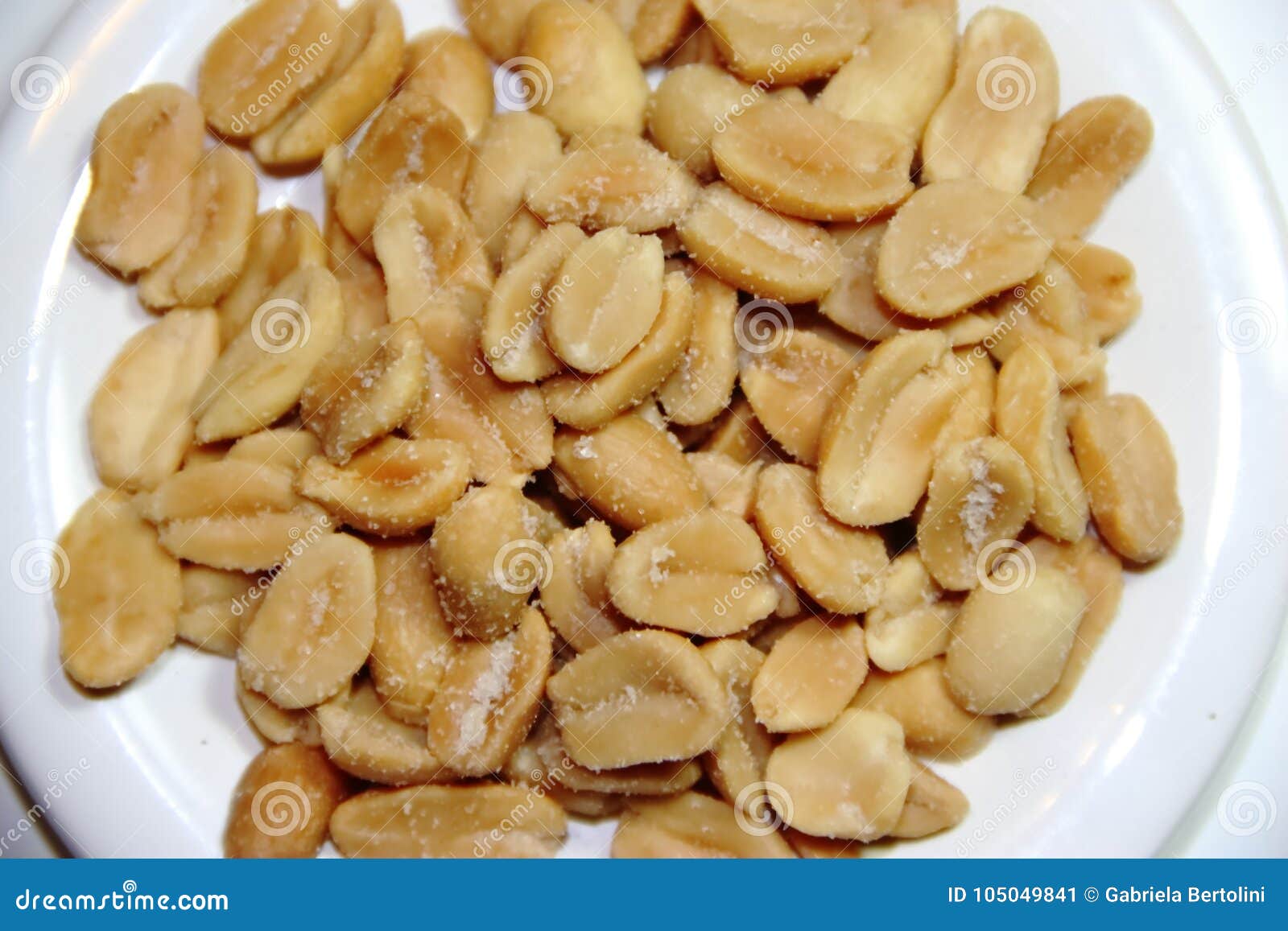 Mani pelada y salada imagen de archivo. Imagen de lata - 105049841