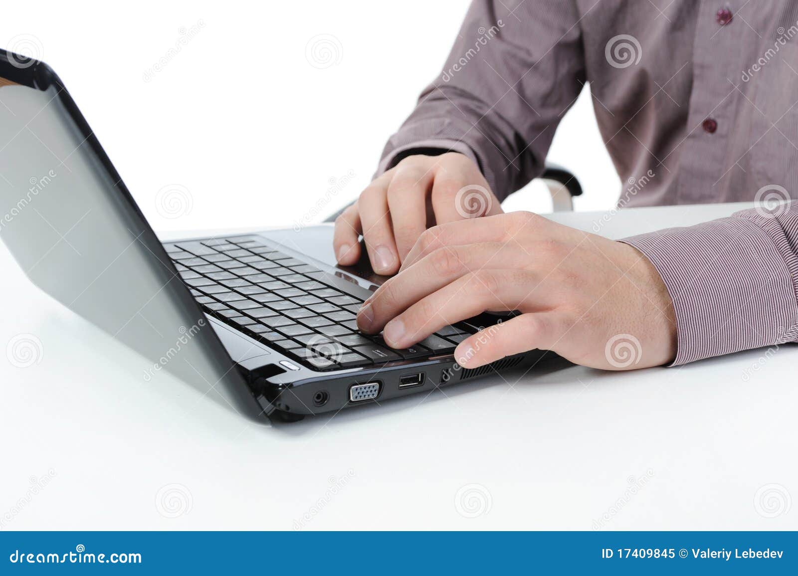 Mani Sulla Tastiera Del Computer Portatile. Immagine Stock - Immagine ...