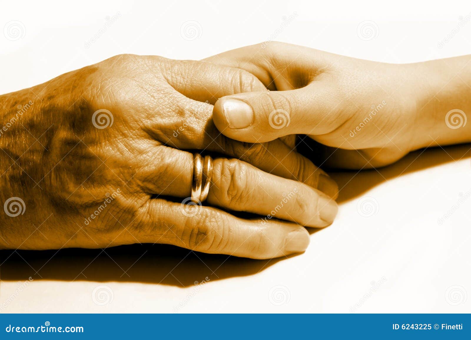 Mani Unite Da Giovane E Da Vecchio Immagine Stock - Immagine di ...