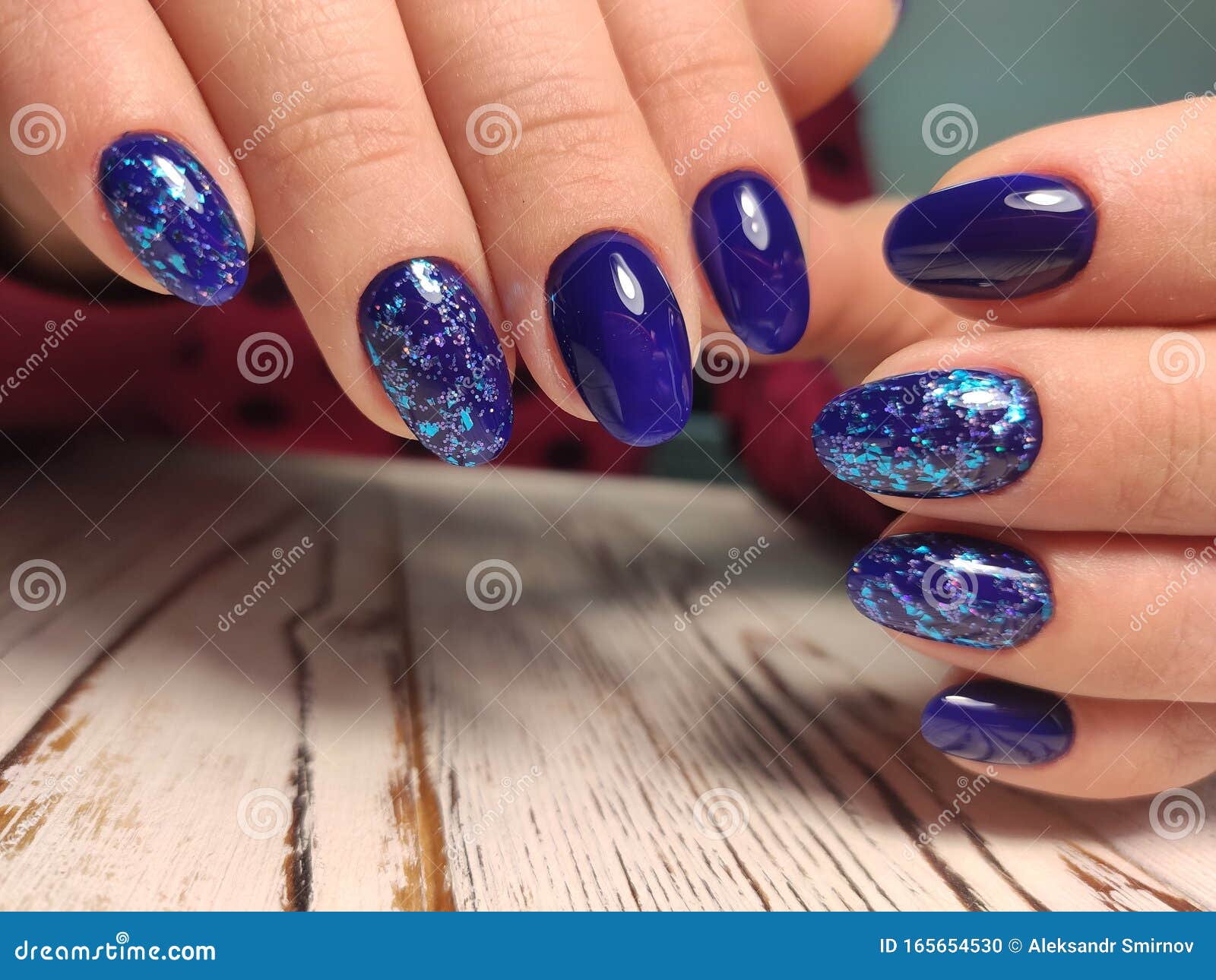 Manicure with Long Nails on a Trendy Texture Background 库存照片 - 图片 包括有 ...