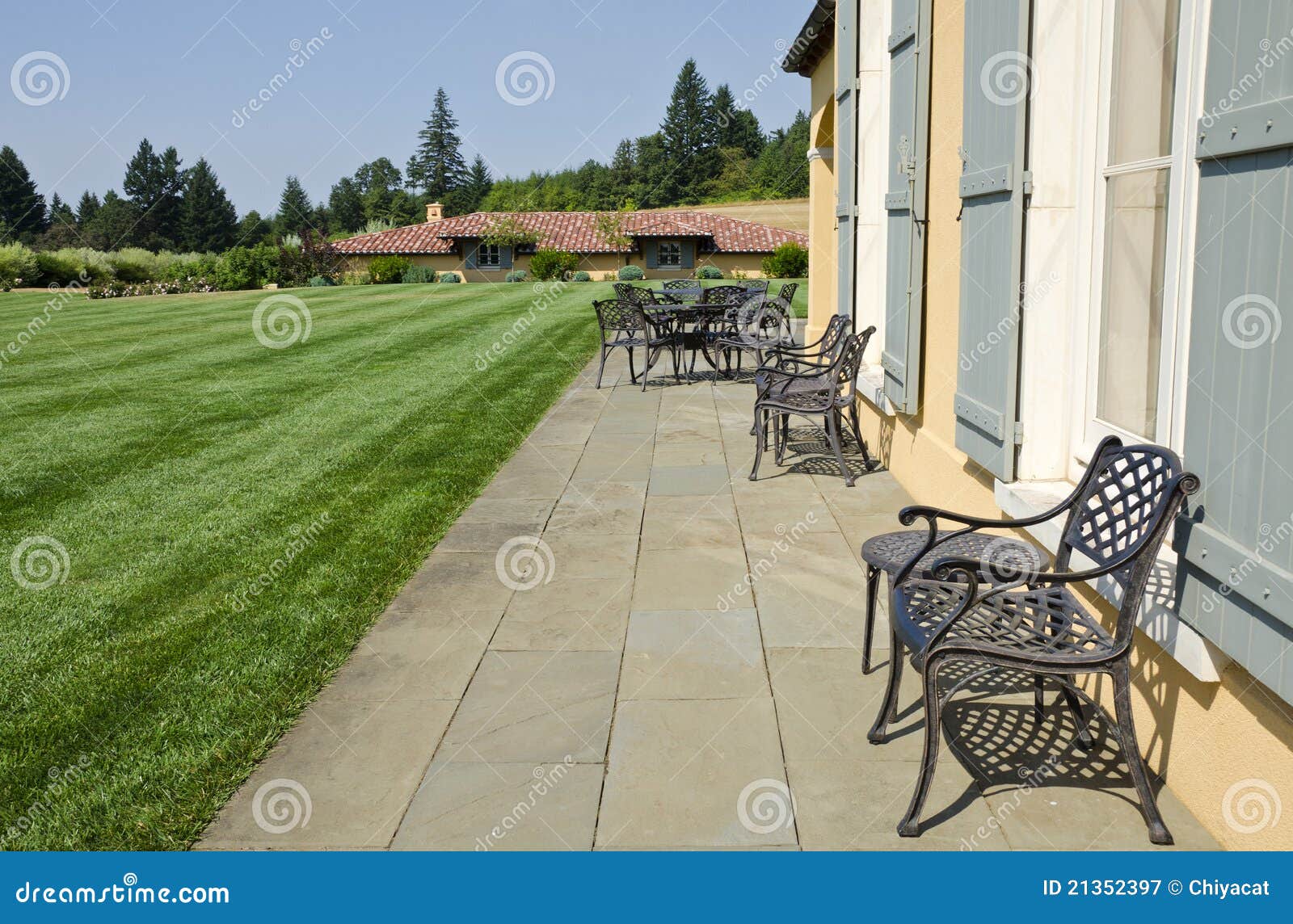 Manicured Lawn in a Garden stock image. Image of home - 21352397