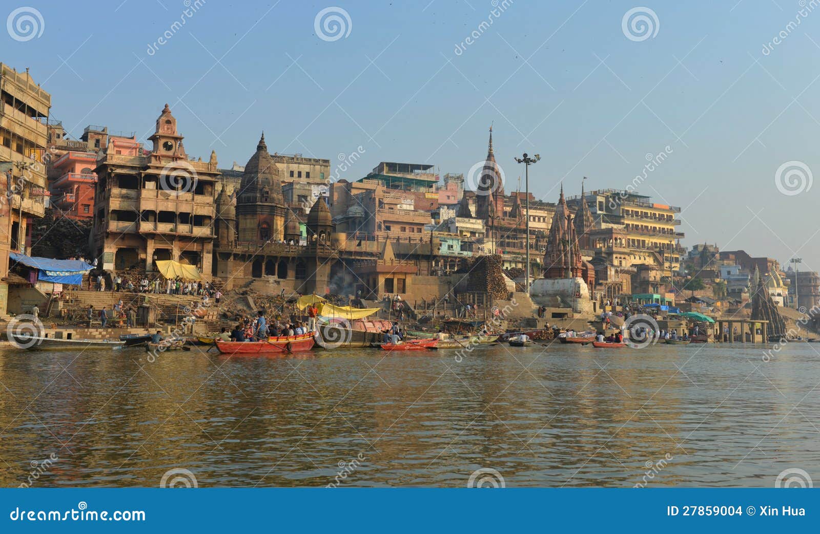 Manikarnika Ghats En Varanasi Imagen de archivo editorial - Imagen de ...