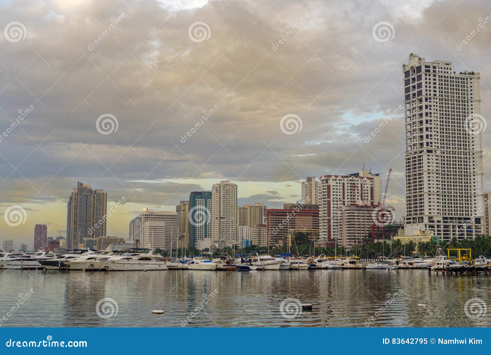 Manila Bay at Harbor Square Editorial Image - Image of view, evening ...