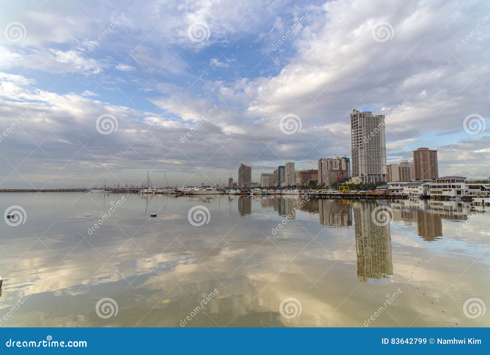 Manila Bay at Harbor Square Editorial Stock Image - Image of skyscraper ...