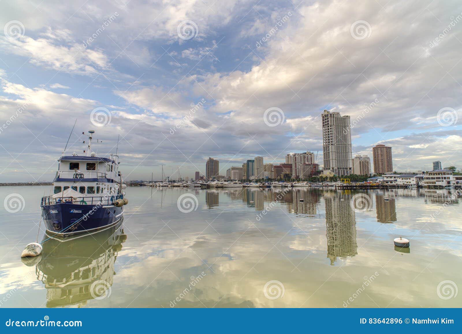 Manila Bay at Harbor Square Editorial Photo - Image of tour, boat: 83642896