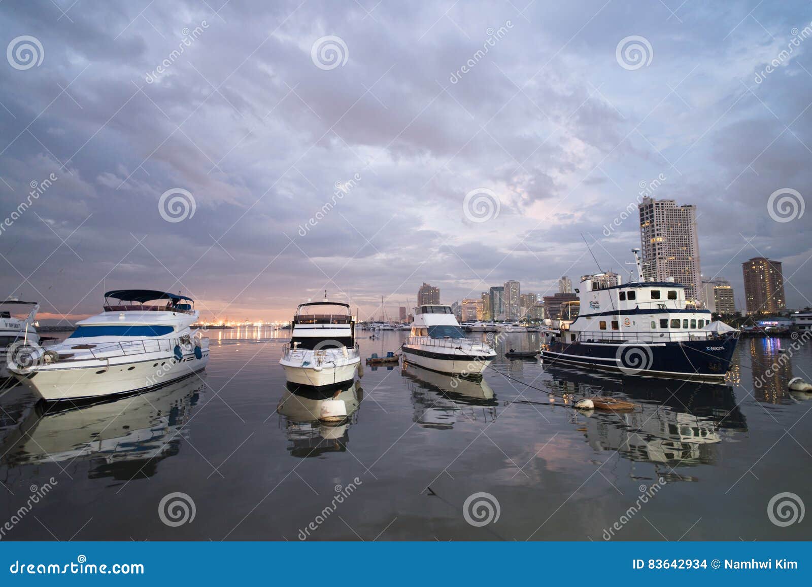 Manila Bay at Harbor Square Editorial Stock Image - Image of horizon ...