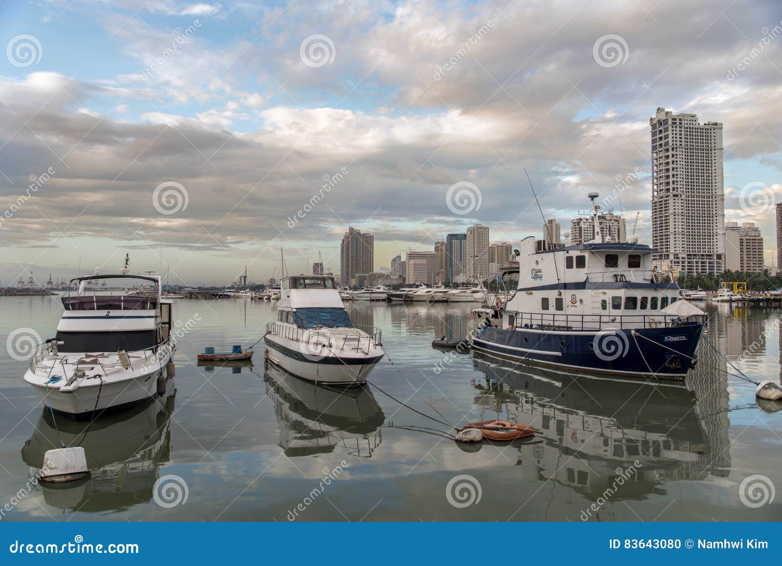 Manila Bay at Harbor Square Editorial Image - Image of boating, dock ...