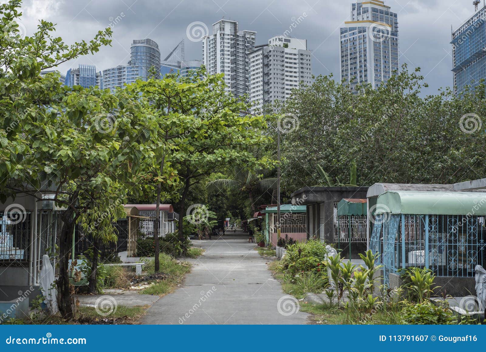 Manila South Cemetery in Makati, the Philippines Editorial Photography ...