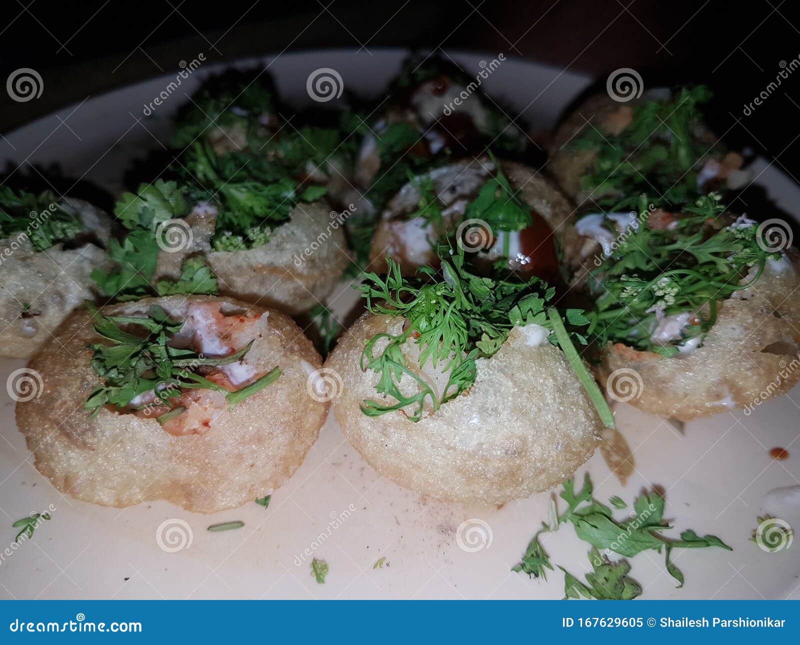 Manjar Dulce Y Amargo Dahi Puri Indio Imagen de archivo - Imagen de ...
