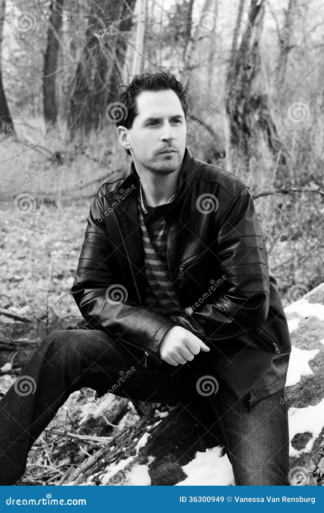 Manlig modell fotografering för bildbyråer. Bild av halsband - 36300949