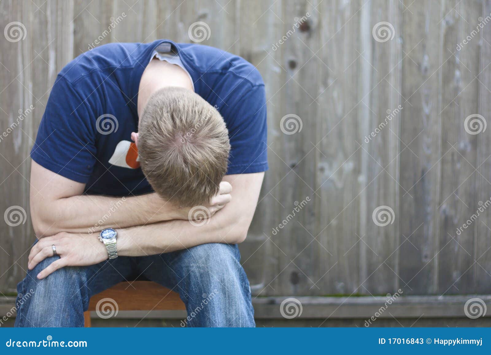 Mann alleine stockbild. Bild von beiläufig, überwältigt - 17016843