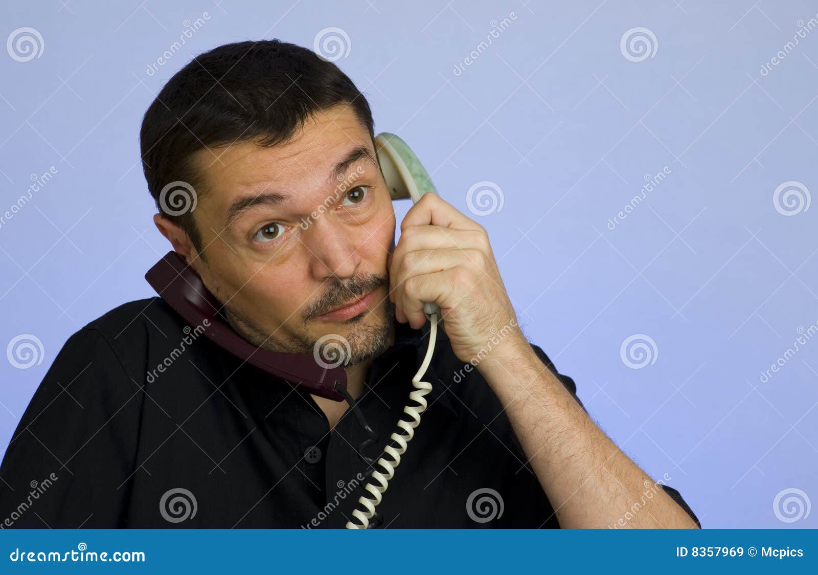 Mann Besetzt Mit Zwei Aufrufen Stockbild - Bild von geste, erwachsener ...