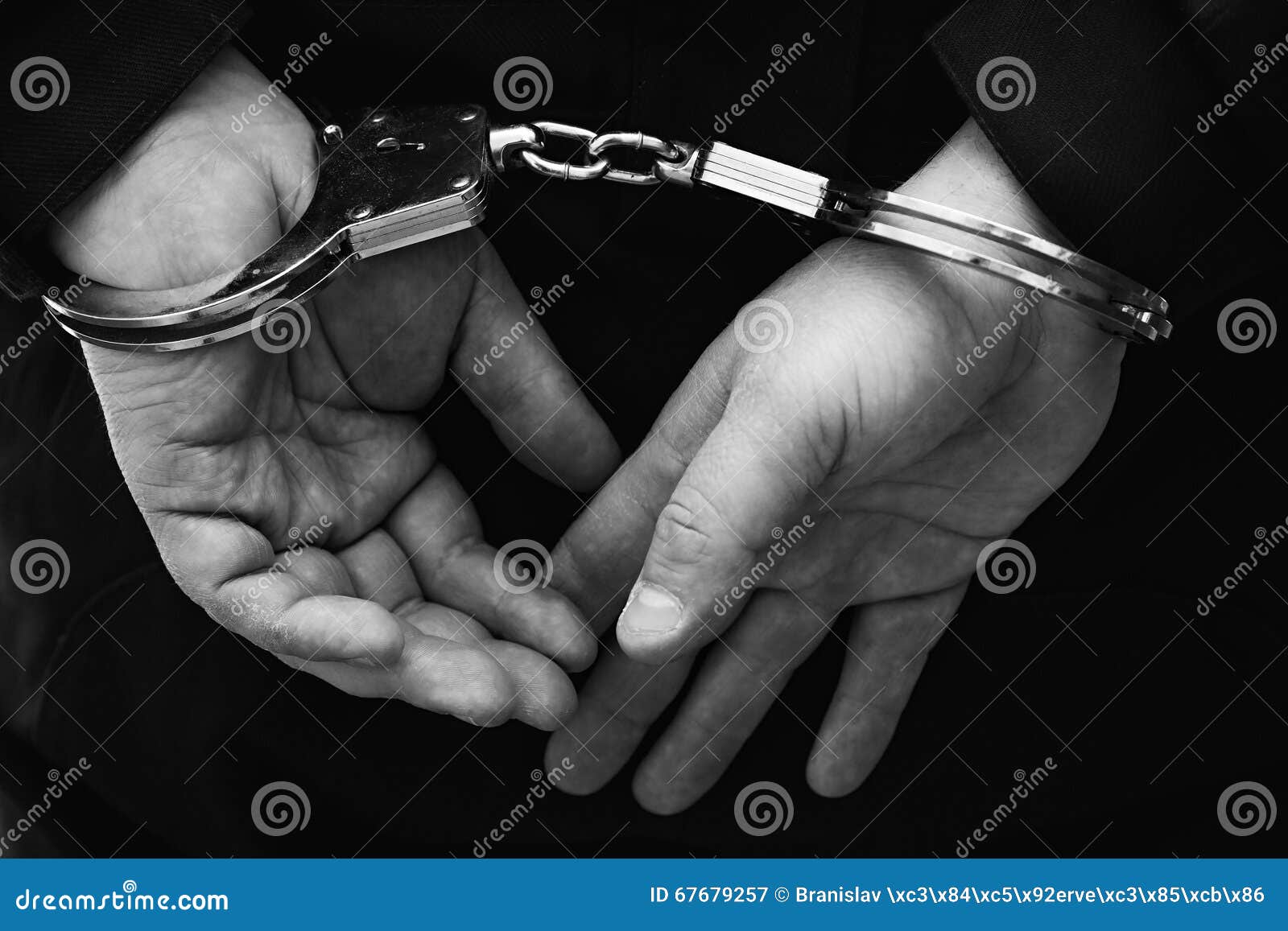 Mann in den Handschellen stockbild. Bild von freiheit - 67679257