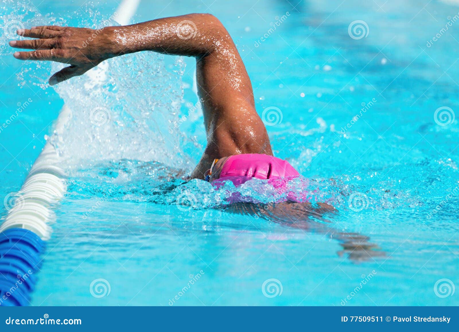 Mann, Der Das Vordere Schleichen Schwimmt Stockbild - Bild von freistil ...
