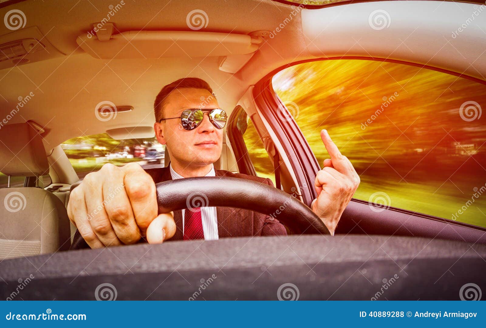 Mann, Der Ein Auto Antreibt Stockfoto - Bild von bewegung ...