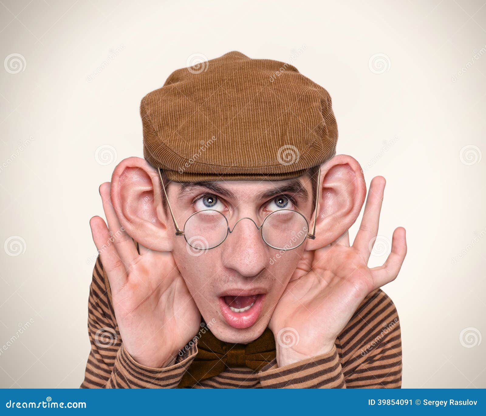 Mann, Der Mit Den Großen Ohren Hört. Stockbild - Bild von ...